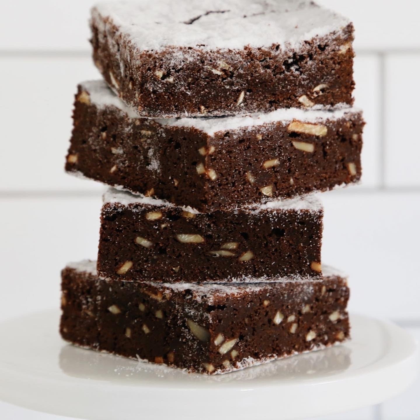 Mondo Kitchen Naked Cakes & Decorating Supplies